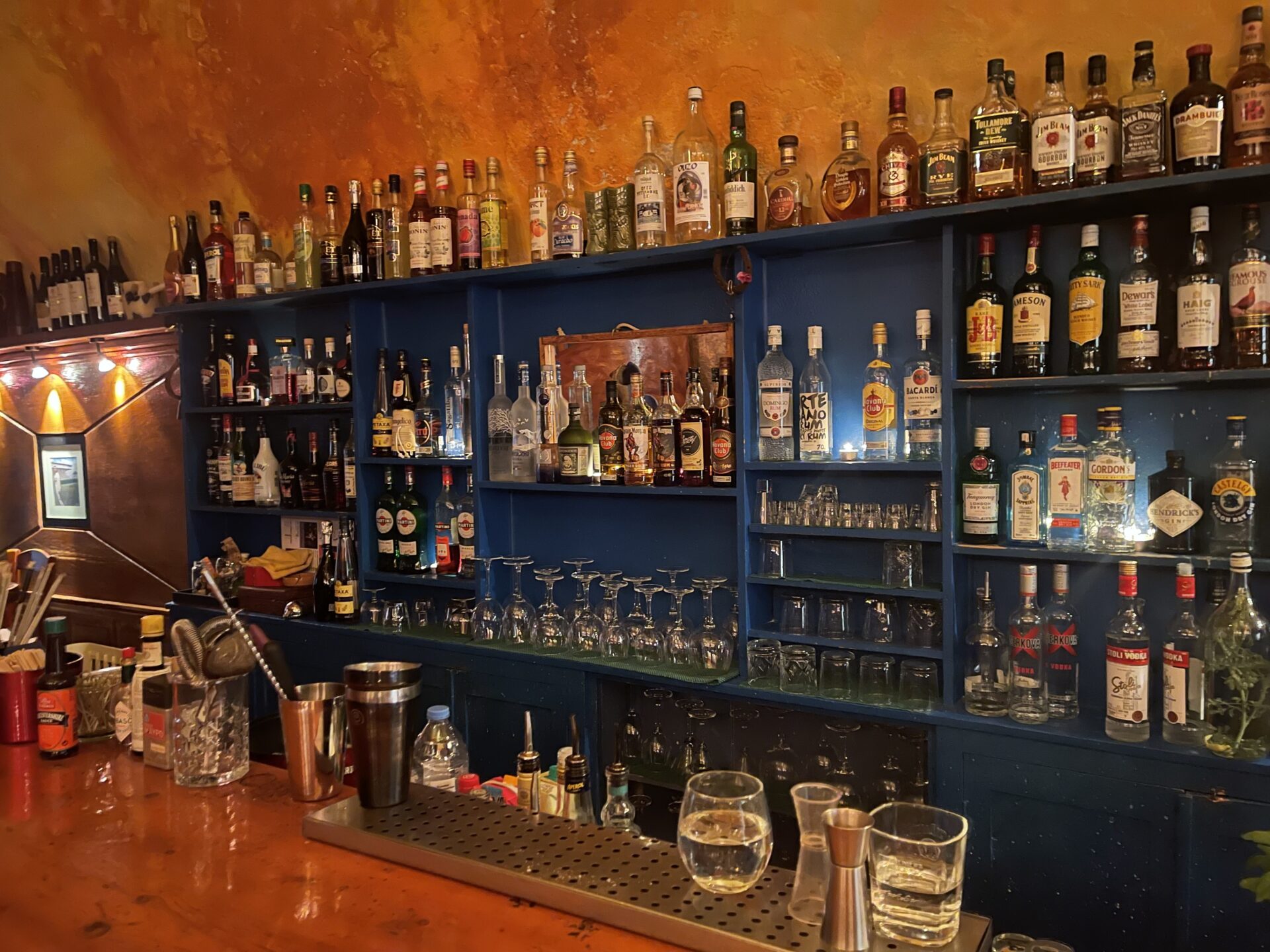 8 Best Cocktail Bars in Santorini, Greece