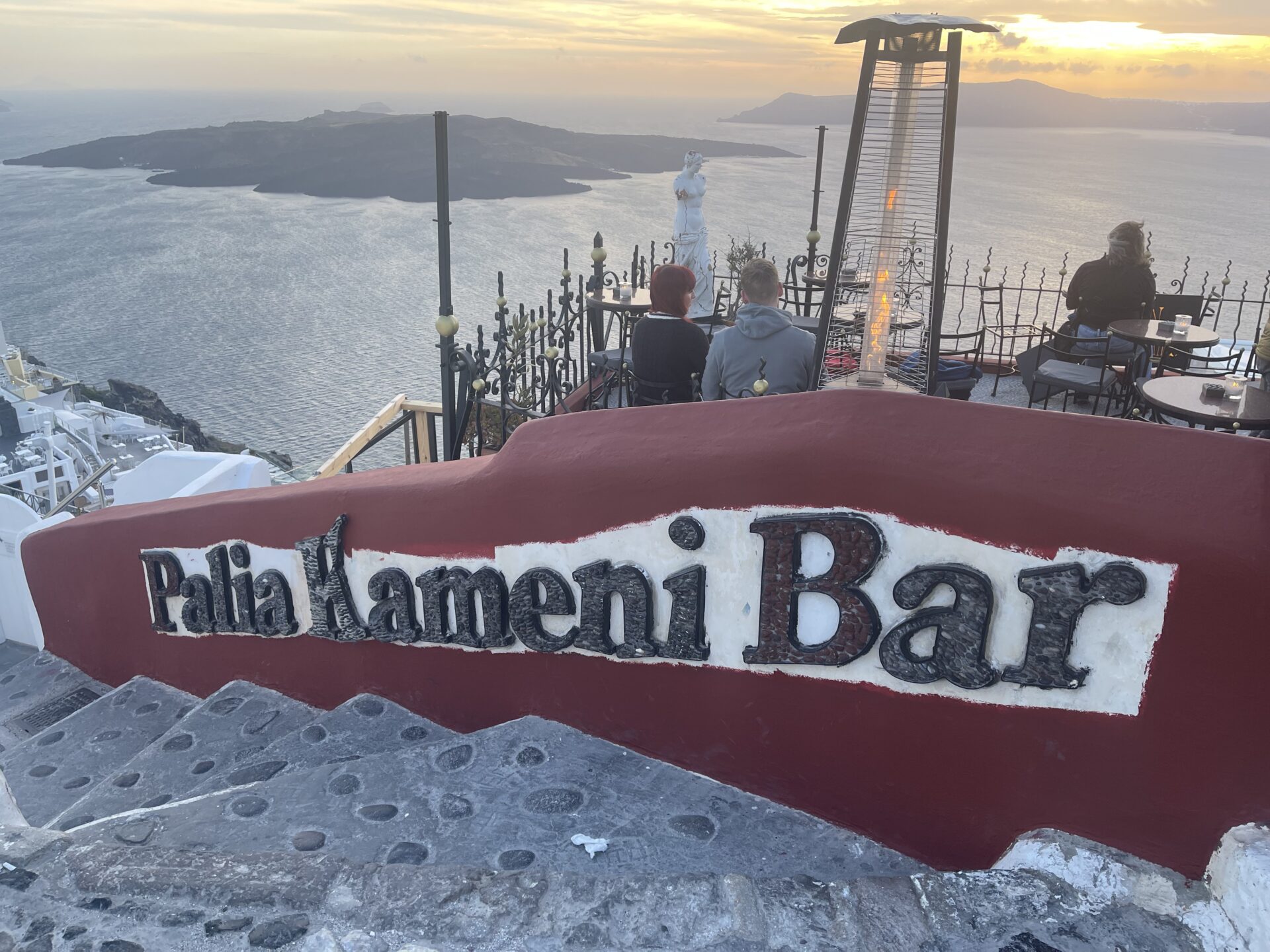 8 Best Cocktail Bars in Santorini, Greece