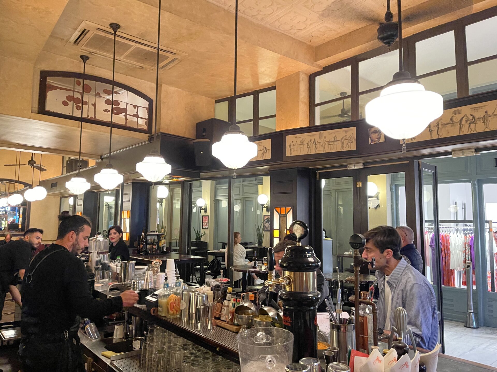 3 Great Cocktail Bars in Kalamata, Greece