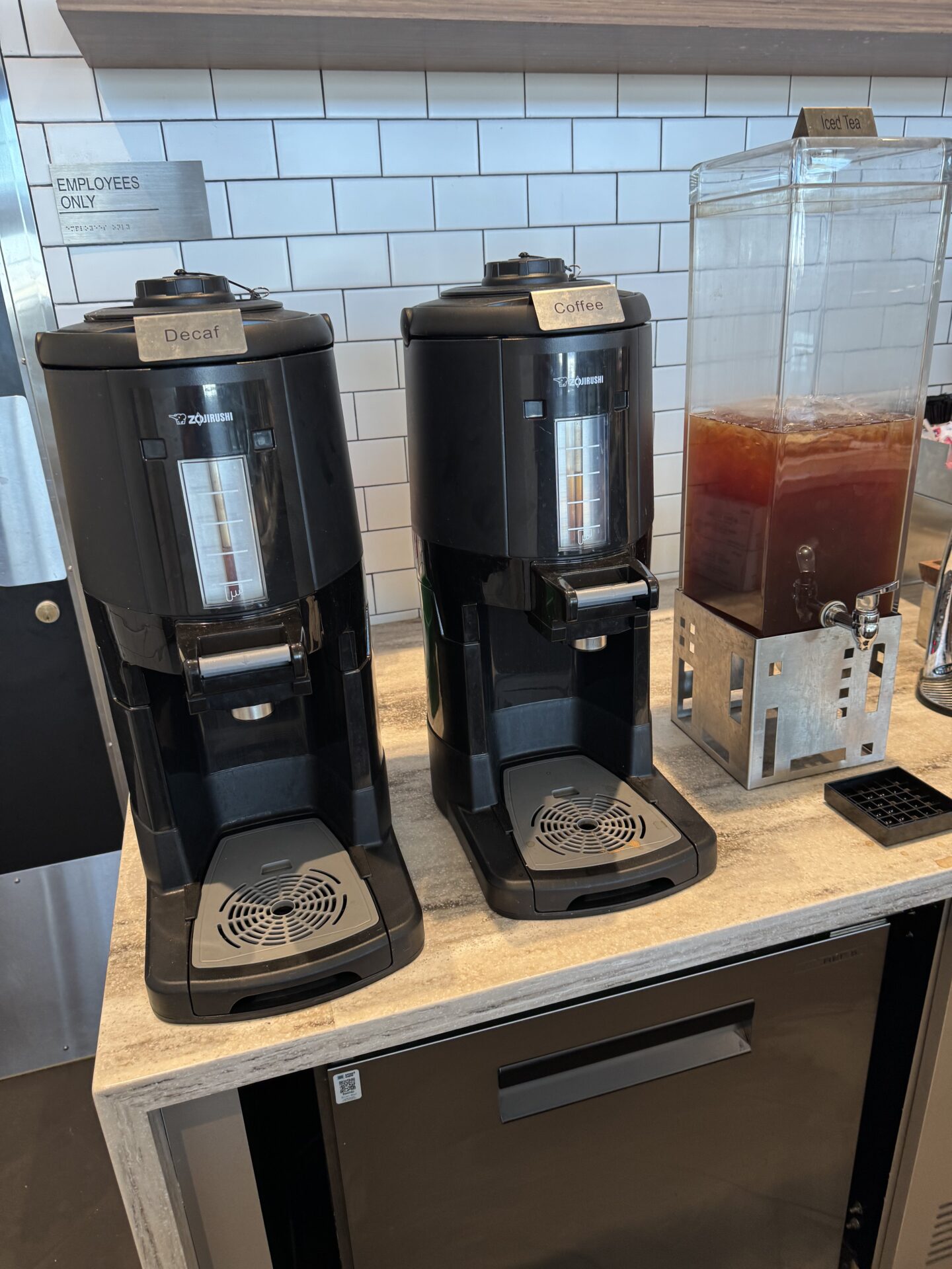 Escape Lounge PHX Sky Harbor Terminal 3 Review