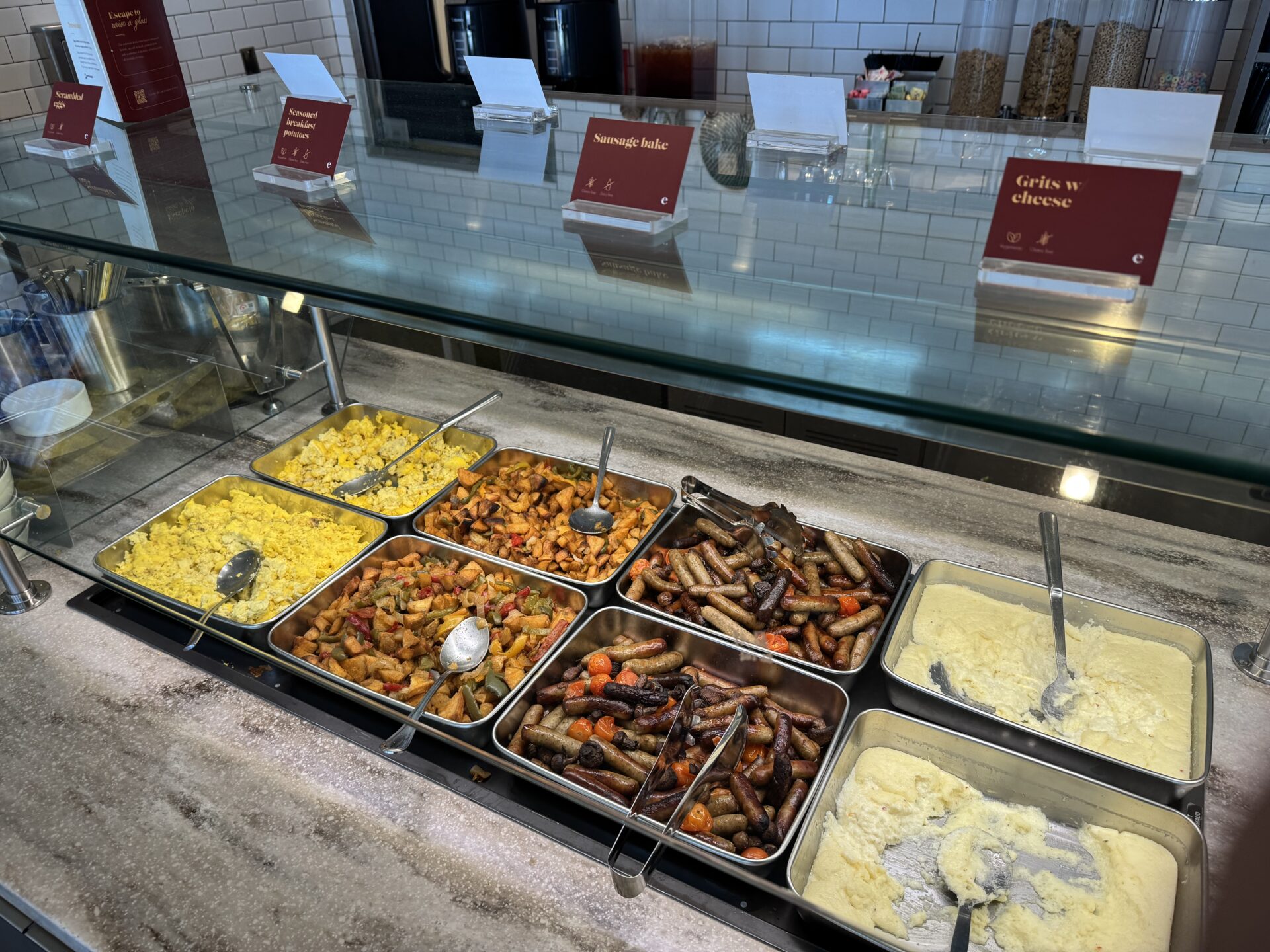 Escape Lounge PHX Sky Harbor Terminal 3 Review