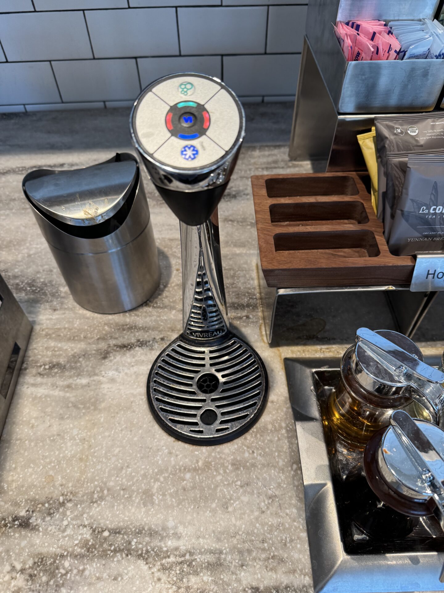 Escape Lounge PHX Sky Harbor Terminal 3 Review